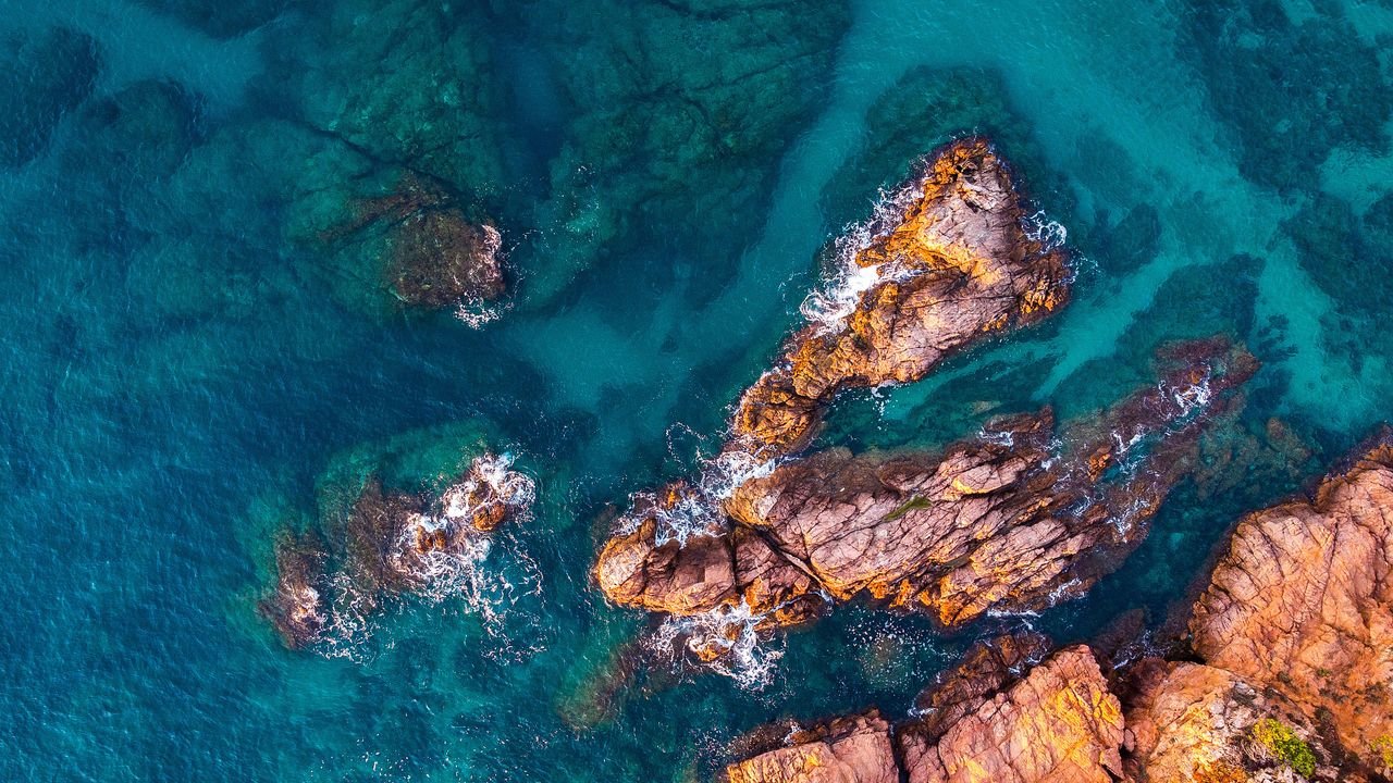 映画のワンシーンのような海岸 - Windows スポットライト壁紙 | 高画質4Kダウンロード